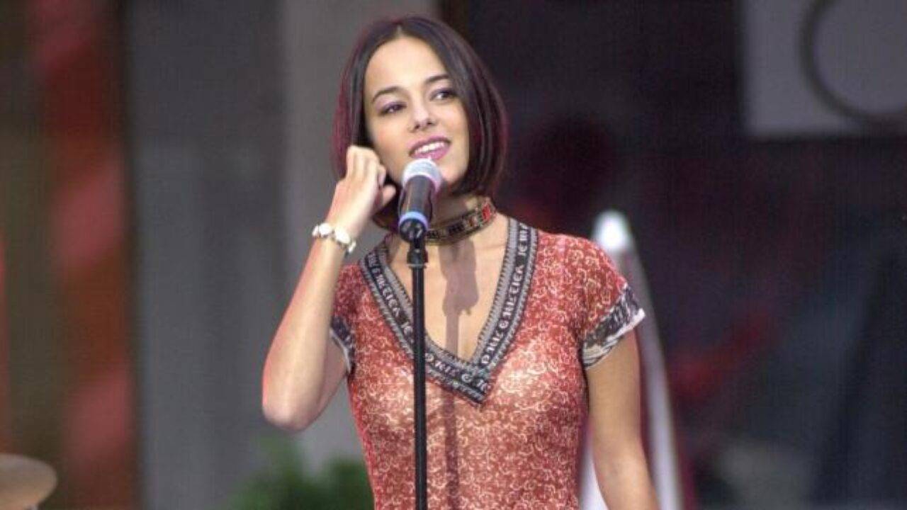 cazar baño espacio alise cantante clérigo atleta reducir