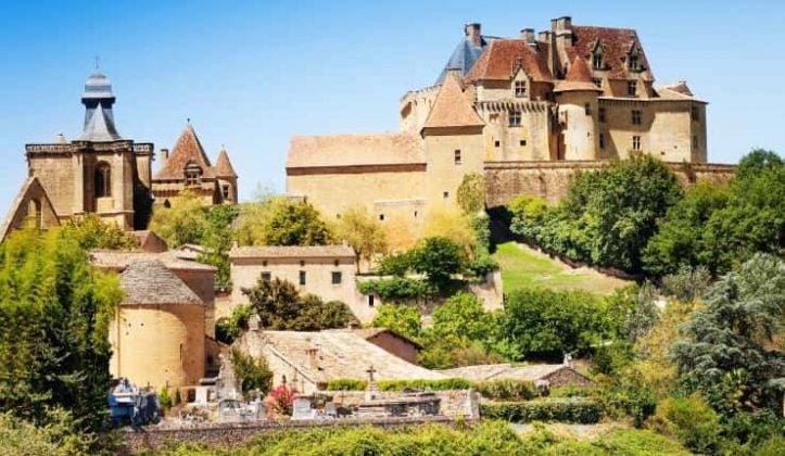 Il giardino di Alice nel Paese delle Meraviglie esiste ed è in un borgo ...