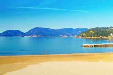 Le 10 spiagge sabbiose più belle della Liguria - ViaggiNews.com