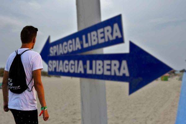 Arrivare in spiaggia attraverso gli stabilimenti balneari, cosa dice la ...