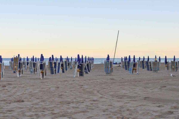 Arrivare in spiaggia attraverso gli stabilimenti balneari, cosa dice la ...