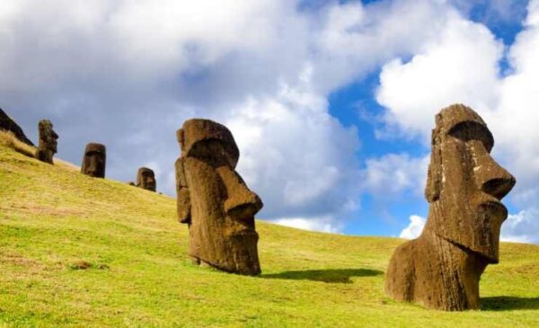 Nessuno lo sapeva, ma le enormi teste dell’Isola di Pasqua hanno anche ...